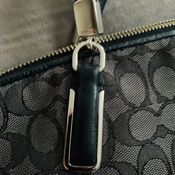 Coach | Bags | Excellent Condition Coach Signature Zip Tote | Poshmark